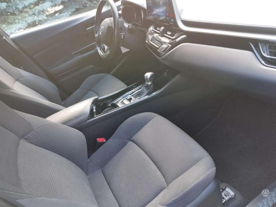 Sarkans Toyota C-HR 2019 Utena, ar dzinēja tilpumu 1.80 L un nobraukumu 164 tūkst. km par 15950 €, foto 8 vietnē AUTOMOTO.COM.LV