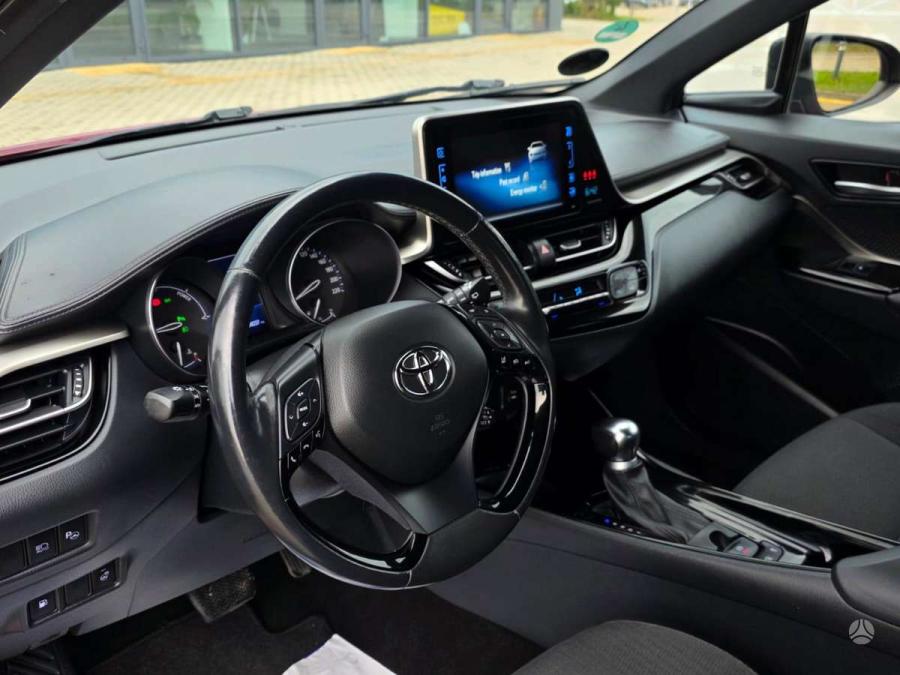 Красный Тойота C-HR 2019 в Шяуляй, объемом двигателя 1.80 л и пробегом 164 тыс. км за 17500 €, фото 19 на AUTOMOTO.COM.LV