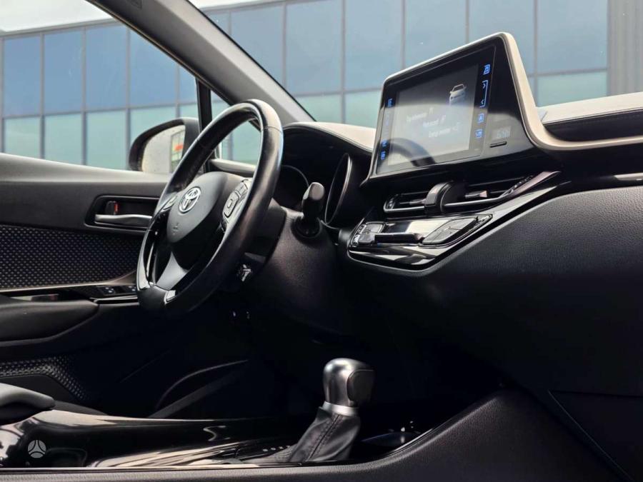 Красный Тойота C-HR 2019 в Шяуляй, объемом двигателя 1.80 л и пробегом 164 тыс. км за 17500 €, фото 26 на AUTOMOTO.COM.LV
