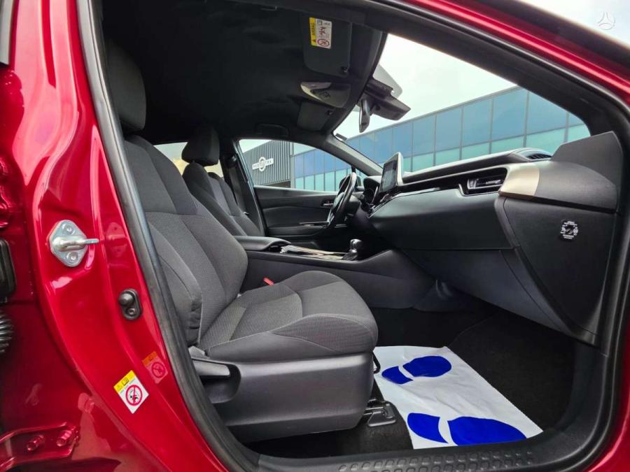 Красный Тойота C-HR 2019 в Шяуляй, объемом двигателя 1.80 л и пробегом 164 тыс. км за 17500 €, фото 30 на AUTOMOTO.COM.LV
