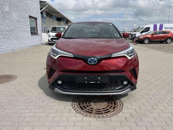 Red Toyota C-HR 2019 in Marijampole, with an engine capacity of 1.80 L and mileage of 180 thousand km for 15900 €, photo 2 on AUTOMOTO.COM.LV
