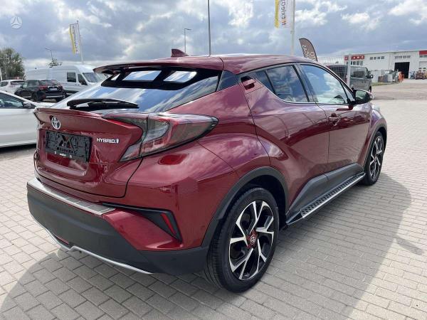 Red Toyota C-HR 2019 in Marijampole, with an engine capacity of 1.80 L and mileage of 180 thousand km for 15900 €, photo 5 on AUTOMOTO.COM.LV