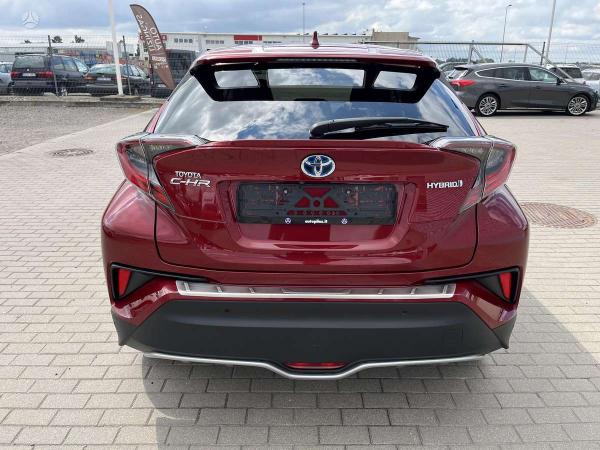 Red Toyota C-HR 2019 in Marijampole, with an engine capacity of 1.80 L and mileage of 180 thousand km for 15900 €, photo 6 on AUTOMOTO.COM.LV