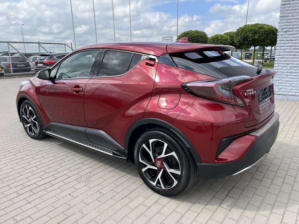 Red Toyota C-HR 2019 in Marijampole, with an engine capacity of 1.80 L and mileage of 180 thousand km for 15900 €, photo 7 on AUTOMOTO.COM.LV