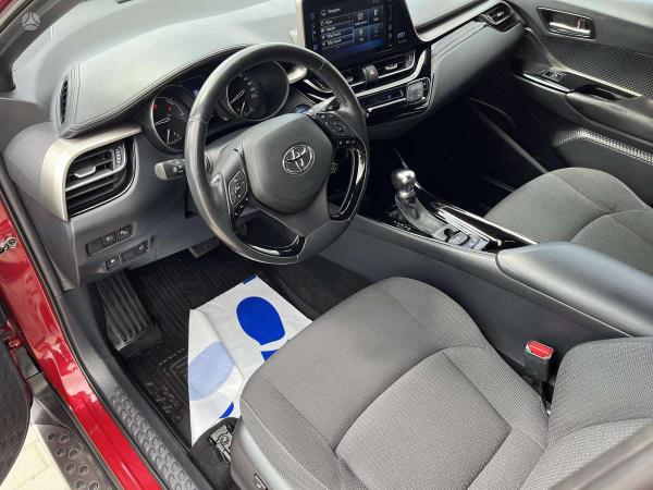 Red Toyota C-HR 2019 in Marijampole, with an engine capacity of 1.80 L and mileage of 180 thousand km for 15900 €, photo 10 on AUTOMOTO.COM.LV