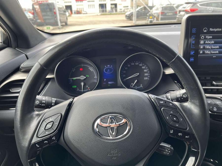 Sarkans Toyota C-HR 2019 Marijampole, ar dzinēja tilpumu 1.80 L un nobraukumu 180 tūkst. km par 15900 €, foto 14 vietnē AUTOMOTO.COM.LV