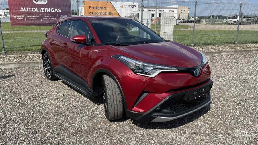 Sarkans Toyota C-HR 2019 Marijampole, ar dzinēja tilpumu 1.80 L un nobraukumu 180 tūkst. km par 15900 €, foto 3 vietnē AUTOMOTO.COM.LV