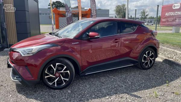 Red Toyota C-HR 2019 in Marijampole, with an engine capacity of 1.80 L and mileage of 180 thousand km for 15900 €, photo 4 on AUTOMOTO.COM.LV