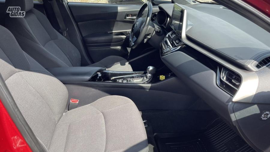 Sarkans Toyota C-HR 2019 Marijampole, ar dzinēja tilpumu 1.80 L un nobraukumu 180 tūkst. km par 15900 €, foto 11 vietnē AUTOMOTO.COM.LV