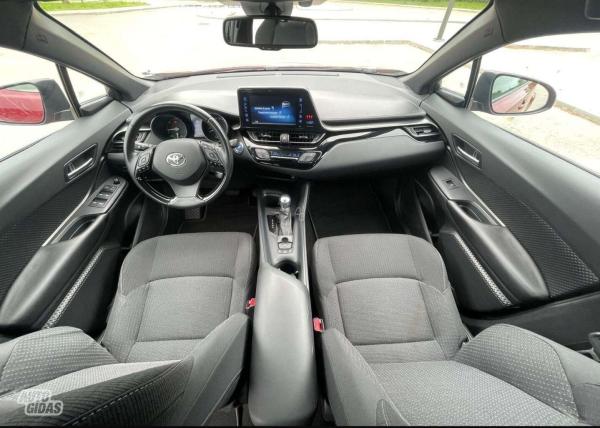 Red Toyota C-HR 2019 in Kaunas, with an engine capacity of 1.80 L and mileage of 150 thousand km for 16333 €, photo 6 on AUTOMOTO.COM.LV