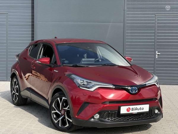 Red Toyota C-HR 2019 in Utena, with an engine capacity of 1.80 L and mileage of 200 thousand km for 15350 €, photo 3 on AUTOMOTO.COM.LV