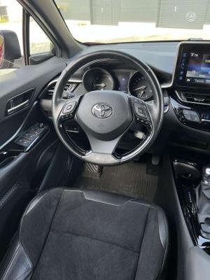 Sarkans Toyota C-HR 2019 Utena, ar dzinēja tilpumu 1.80 L un nobraukumu 200 tūkst. km par 15350 €, foto 40 vietnē AUTOMOTO.COM.LV