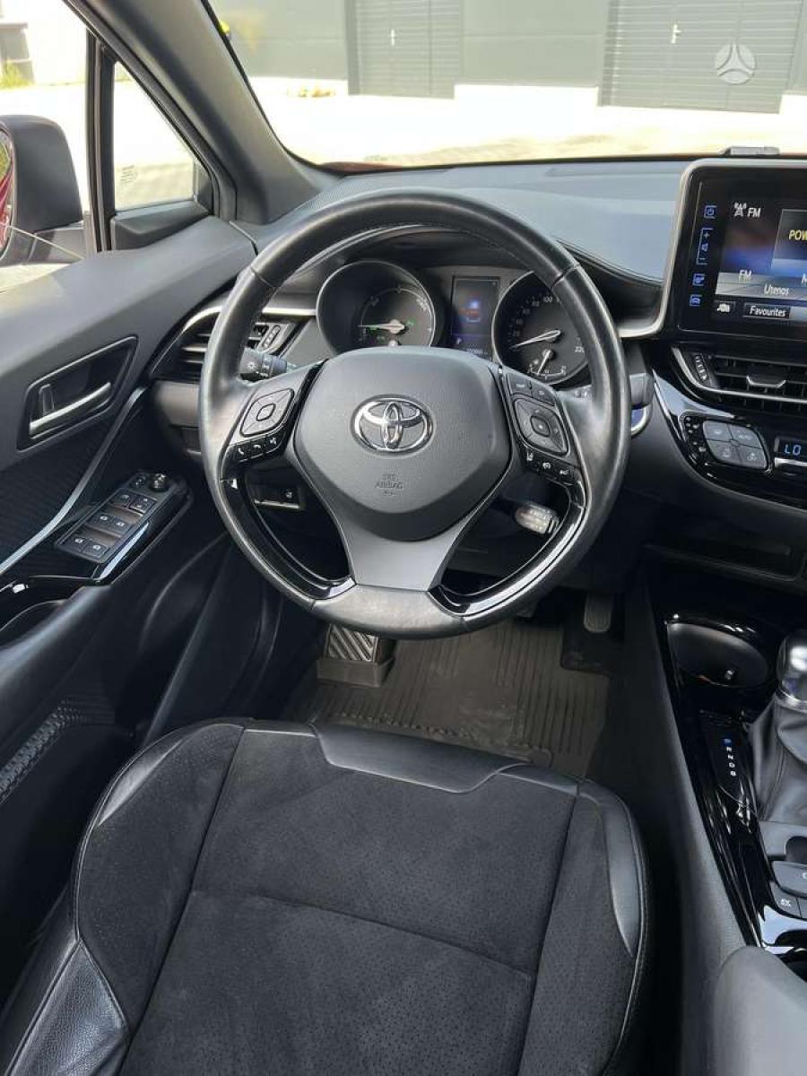 Sarkans Toyota C-HR 2019 Utena, ar dzinēja tilpumu 1.80 L un nobraukumu 200 tūkst. km par 15350 €, foto 40 vietnē AUTOMOTO.COM.LV