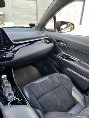 Sarkans Toyota C-HR 2019 Utena, ar dzinēja tilpumu 1.80 L un nobraukumu 200 tūkst. km par 15350 €, foto 42 vietnē AUTOMOTO.COM.LV