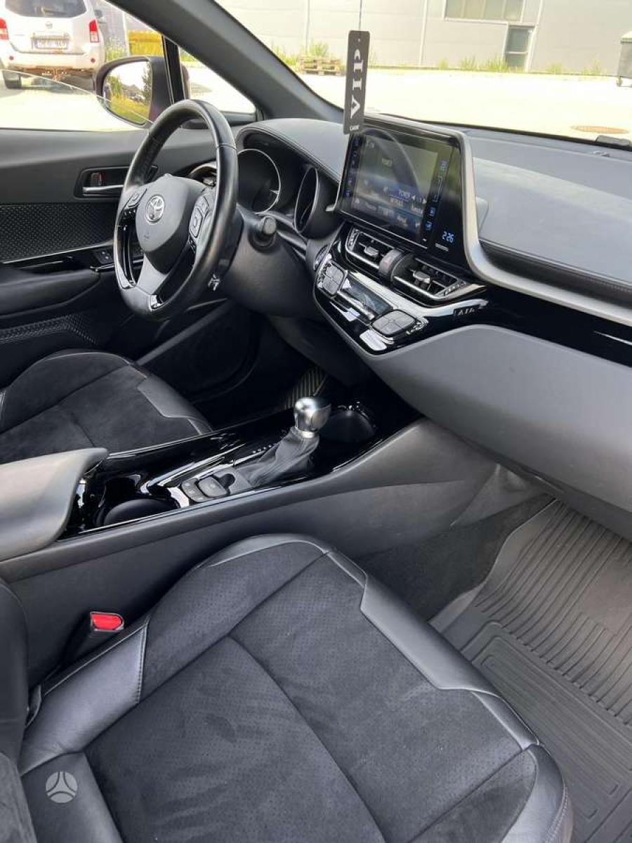 Sarkans Toyota C-HR 2019 Utena, ar dzinēja tilpumu 1.80 L un nobraukumu 200 tūkst. km par 15350 €, foto 48 vietnē AUTOMOTO.COM.LV