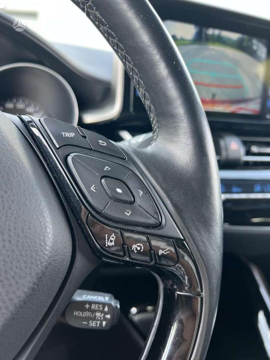 Sarkans Toyota C-HR 2019 Utena, ar dzinēja tilpumu 1.80 L un nobraukumu 200 tūkst. km par 15350 €, foto 53 vietnē AUTOMOTO.COM.LV