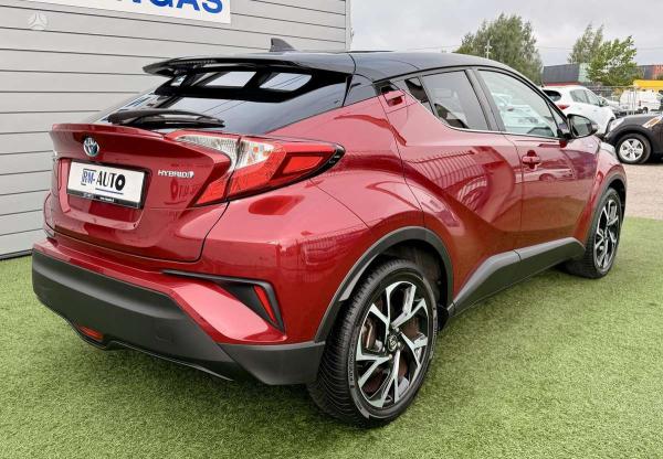 Red Toyota C-HR 2019 in Panevezys, with an engine capacity of 1.80 L and mileage of 180 thousand km for 15900 €, photo 6 on AUTOMOTO.COM.LV