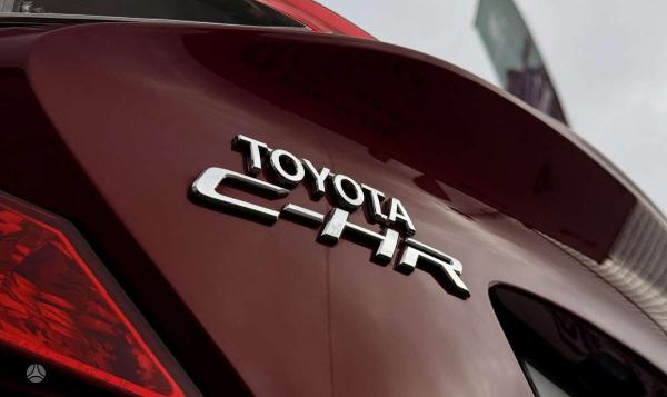 Red Toyota C-HR 2019 in Panevezys, with an engine capacity of 1.80 L and mileage of 180 thousand km for 15900 €, photo 10 on AUTOMOTO.COM.LV