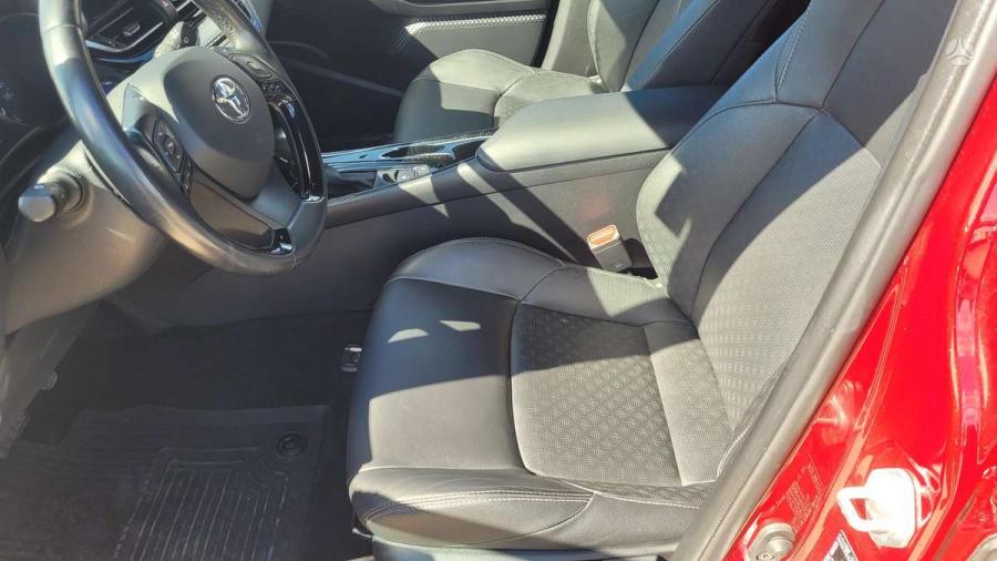 Sarkans Toyota C-HR 2019 Šauļi, ar dzinēja tilpumu 1.80 L un nobraukumu 131 tūkst. km par 16300 €, foto 17 vietnē AUTOMOTO.COM.LV