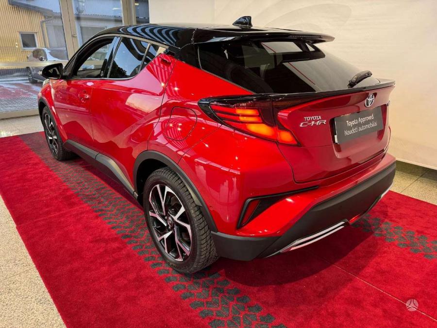 Sarkans Toyota C-HR 2020 Šauļi, ar dzinēja tilpumu 1.99 L un nobraukumu 35 tūkst. km par 21900 €, foto 5 vietnē AUTOMOTO.COM.LV