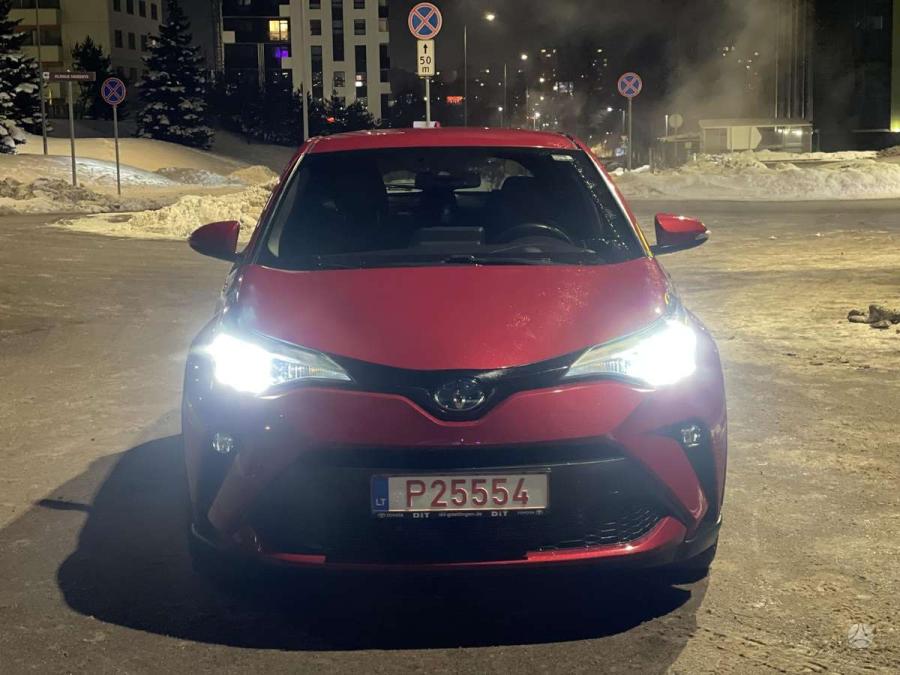 Sarkans Toyota C-HR 2020 Viļņa, ar dzinēja tilpumu 1.99 L un nobraukumu 113 tūkst. km par 20 €, foto 2 vietnē AUTOMOTO.COM.LV