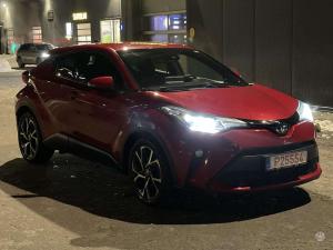 Red Toyota C-HR 2020 in Vilnius, with an engine capacity of 1.99 L and mileage of 113 thousand km for 20000 €, photo 3 on AUTOMOTO.COM.LV