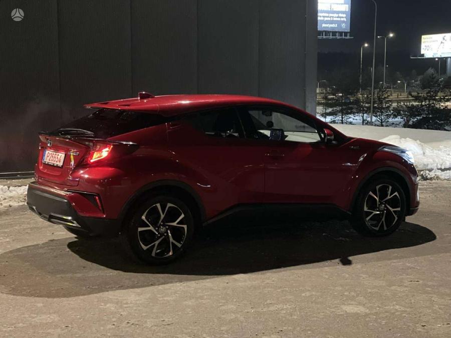 Red Toyota C-HR 2020 in Vilnius, with an engine capacity of 1.99 L and mileage of 113 thousand km for 20000 €, photo 5 on AUTOMOTO.COM.LV