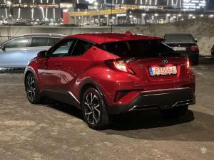 Red Toyota C-HR 2020 in Vilnius, with an engine capacity of 1.99 L and mileage of 113 thousand km for 20000 €, photo 8 on AUTOMOTO.COM.LV