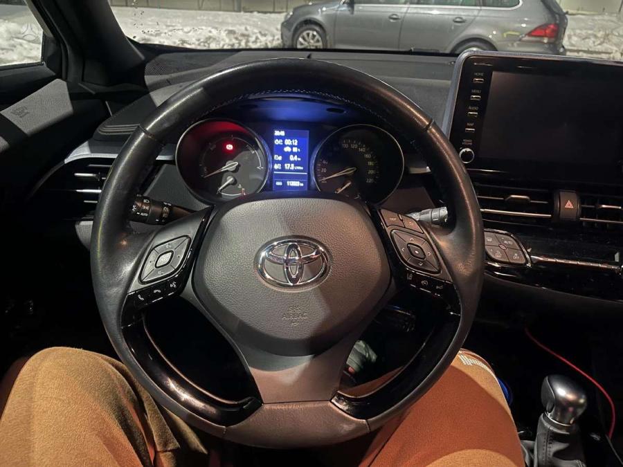 Red Toyota C-HR 2020 in Vilnius, with an engine capacity of 1.99 L and mileage of 113 thousand km for 20000 €, photo 12 on AUTOMOTO.COM.LV