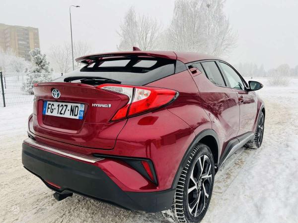 Красный Тойота C-HR 2020 в Каунас, объемом двигателя 1.80 л и пробегом 55 тыс. км за 18500 €, фото 3 на AUTOMOTO.COM.LV