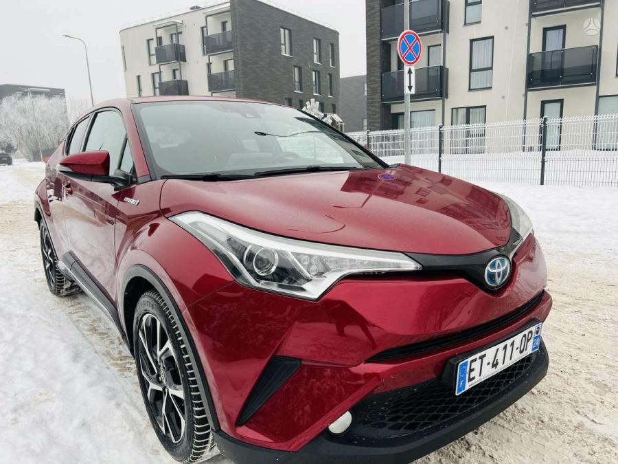 Sarkans Toyota C-HR 2020 Kauņa, ar dzinēja tilpumu 1.80 L un nobraukumu 55 tūkst. km par 18300 €, foto 2 vietnē AUTOMOTO.COM.LV