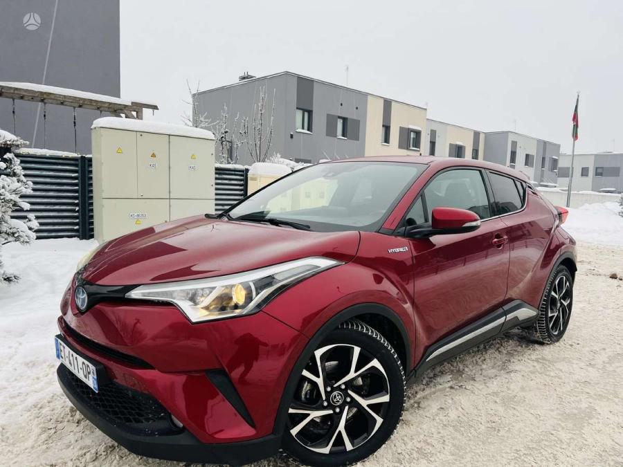 Red Toyota C-HR 2020 in Kaunas, with an engine capacity of 1.80 L and mileage of 55 thousand km for 18850 €, photo 1 on AUTOMOTO.COM.LV