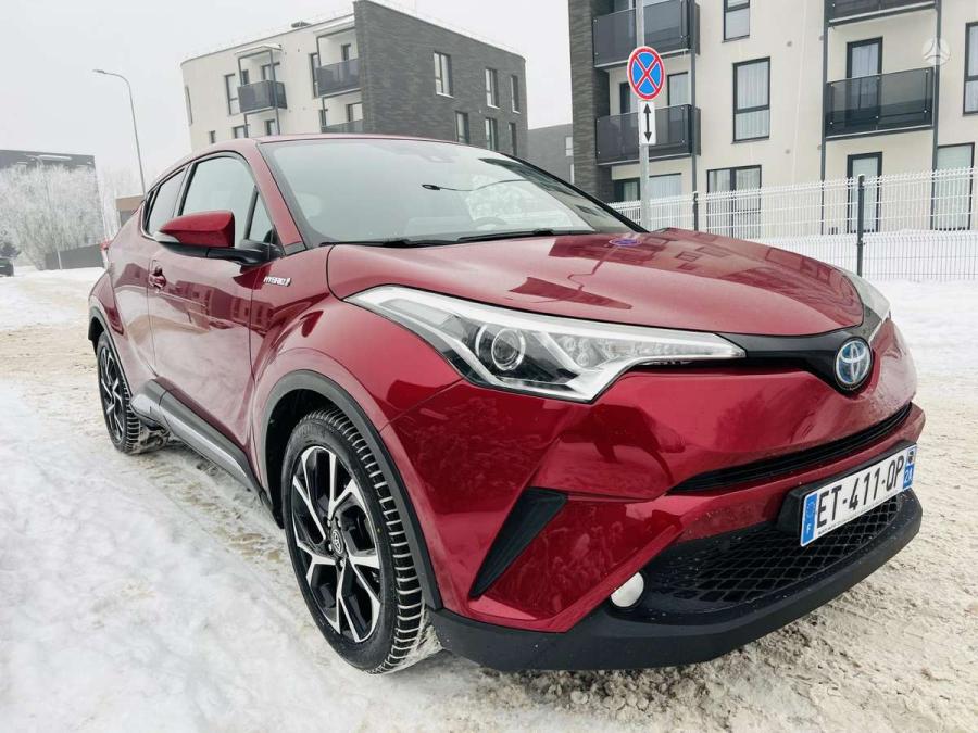 Red Toyota C-HR 2020 in Kaunas, with an engine capacity of 1.80 L and mileage of 55 thousand km for 18850 €, photo 3 on AUTOMOTO.COM.LV