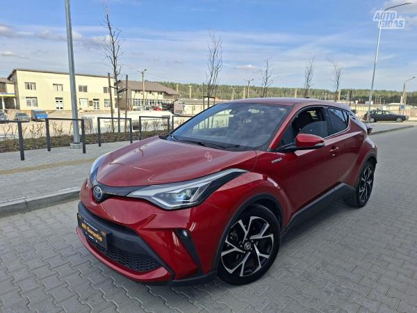 Red Toyota C-HR 2020 in Vilnius, with an engine capacity of 1.80 L and mileage of 179 thousand km for 17950 €, photo 1 on AUTOMOTO.COM.LV