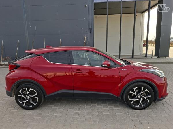 Red Toyota C-HR 2020 in Vilnius, with an engine capacity of 1.80 L and mileage of 179 thousand km for 17950 €, photo 8 on AUTOMOTO.COM.LV