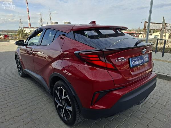 Red Toyota C-HR 2020 in Vilnius, with an engine capacity of 1.80 L and mileage of 179 thousand km for 17950 €, photo 10 on AUTOMOTO.COM.LV