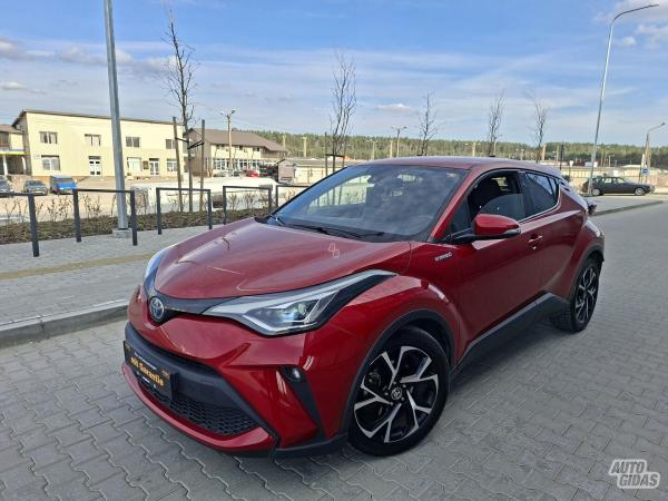 Sarkans Toyota C-HR 2020 Viļņa, ar dzinēja tilpumu 1.80 L un nobraukumu 179 tūkst. km par 17600 €, foto 1 vietnē AUTOMOTO.COM.LV