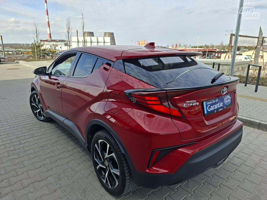 Red Toyota C-HR 2020 in Vilnius, with an engine capacity of 1.80 L and mileage of 179 thousand km for 17600 €, photo 5 on AUTOMOTO.COM.LV