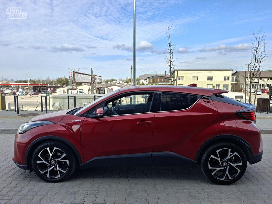 Red Toyota C-HR 2020 in Vilnius, with an engine capacity of 1.80 L and mileage of 179 thousand km for 17600 €, photo 6 on AUTOMOTO.COM.LV