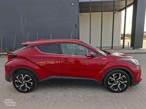 Red Toyota C-HR 2020 in Vilnius, with an engine capacity of 1.80 L and mileage of 179 thousand km for 17600 €, photo 9 on AUTOMOTO.COM.LV