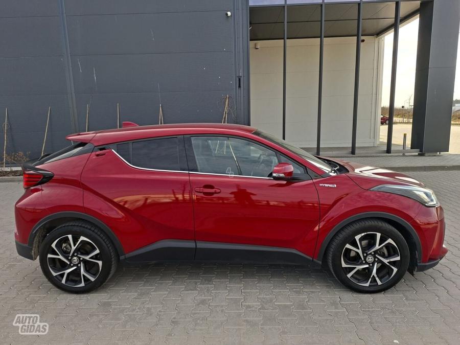 Red Toyota C-HR 2020 in Vilnius, with an engine capacity of 1.80 L and mileage of 179 thousand km for 17600 €, photo 9 on AUTOMOTO.COM.LV