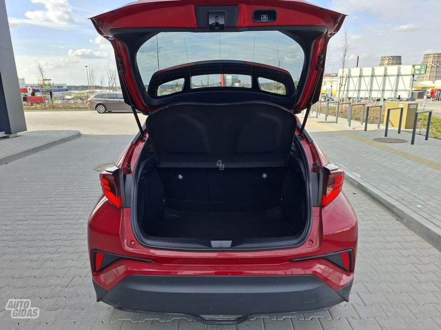 Red Toyota C-HR 2020 in Vilnius, with an engine capacity of 1.80 L and mileage of 179 thousand km for 17600 €, photo 18 on AUTOMOTO.COM.LV