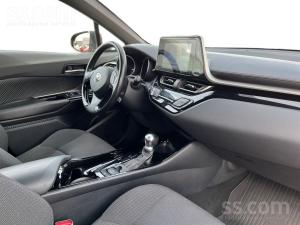 Red Toyota C-HR 2020 in Riga, with an engine capacity of 1.20 L and mileage of 178 thousand km for 15990 €, photo 7 on AUTOMOTO.COM.LV