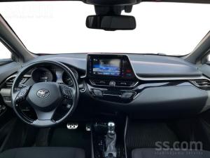Red Toyota C-HR 2020 in Riga, with an engine capacity of 1.20 L and mileage of 178 thousand km for 15990 €, photo 9 on AUTOMOTO.COM.LV