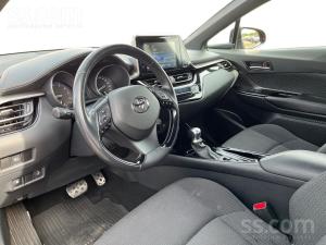 Red Toyota C-HR 2020 in Riga, with an engine capacity of 1.20 L and mileage of 178 thousand km for 15990 €, photo 12 on AUTOMOTO.COM.LV