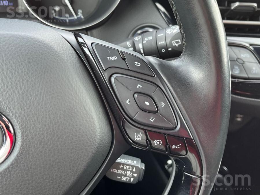 Red Toyota C-HR 2020 in Riga, with an engine capacity of 1.20 L and mileage of 178 thousand km for 15990 €, photo 18 on AUTOMOTO.COM.LV