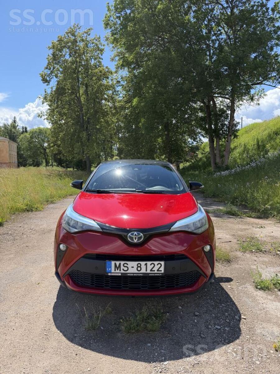 Красный Тойота C-HR 2020 в Даугавпилс, объемом двигателя 1.80 л и пробегом 100 тыс. км за 18500 €, фото 1 на AUTOMOTO.COM.LV