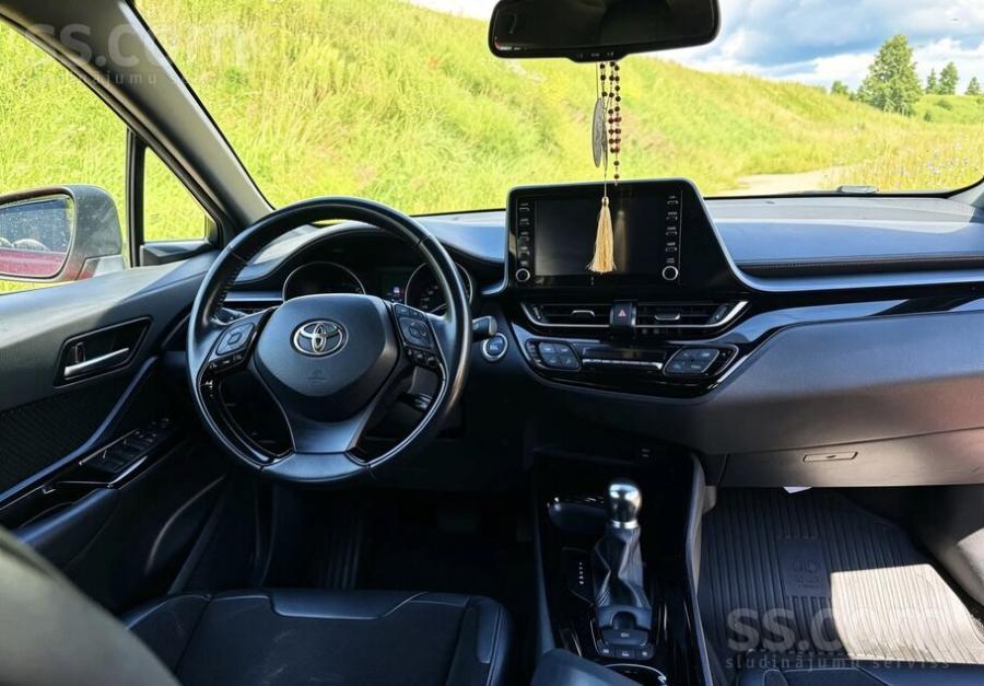 Красный Тойота C-HR 2020 в Даугавпилс, объемом двигателя 1.80 л и пробегом 100 тыс. км за 18500 €, фото 6 на AUTOMOTO.COM.LV