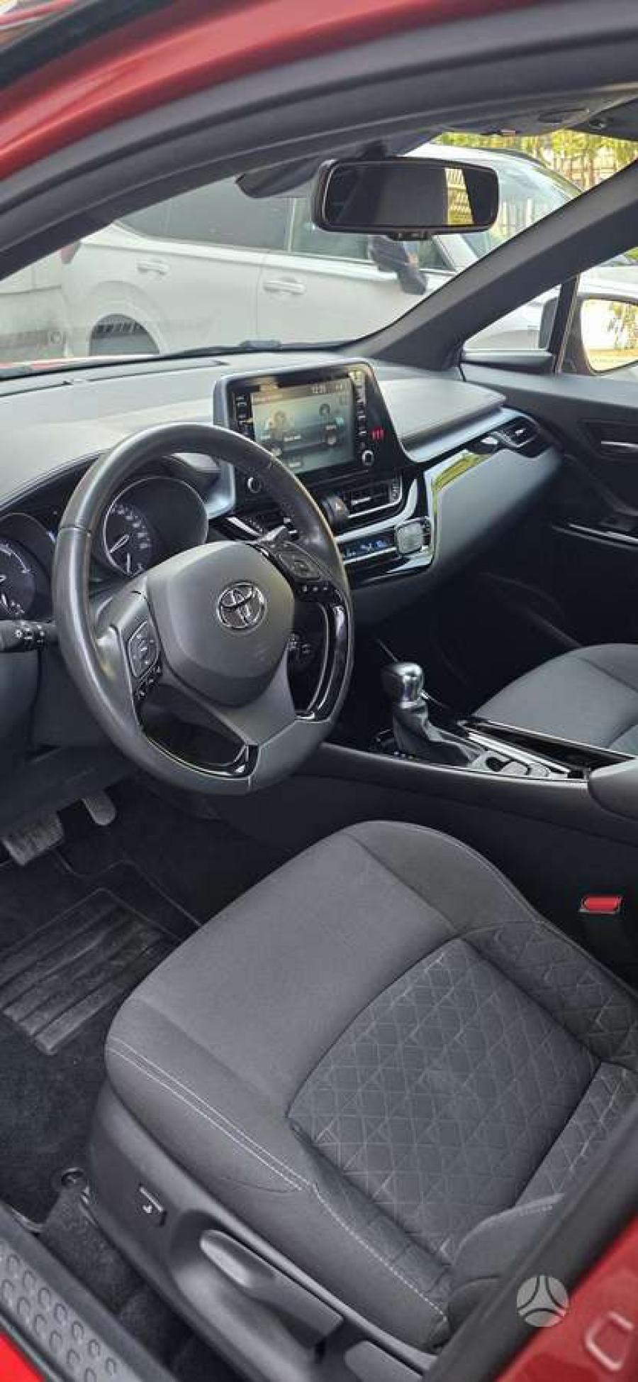 Sarkans Toyota C-HR 2020 Viļņa, ar dzinēja tilpumu 1.99 L un nobraukumu 74 tūkst. km par 24750 €, foto 19 vietnē AUTOMOTO.COM.LV