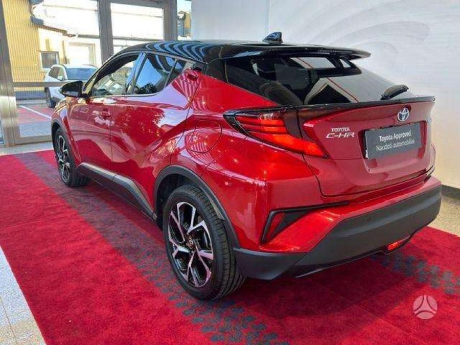 Red Toyota C-HR 2020 in Siauliai, with an engine capacity of 1.80 L and mileage of 87 thousand km for 21900 €, photo 5 on AUTOMOTO.COM.LV